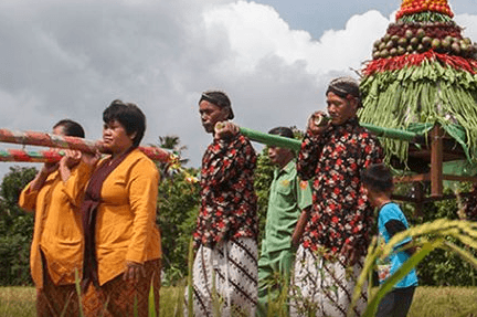 6 Tradisi Masyarakat Indonesia untuk Menjaga Bumi Beserta Isinya ...