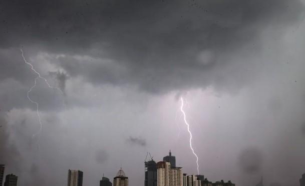 BMKG: Sebagian Besar Wilayah Indonesia Diprakirakan Hujan Ringan pada 8 Agustus 2025 - Pantau.com