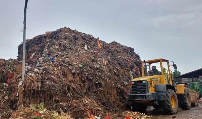 Lonjakan Sampah di Pasar Induk Kramat Jati Ditarget Selesai Lima Hari ...